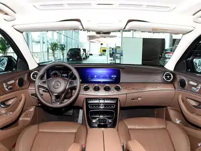 奔驰E级 2018款 E 200 L 4MATIC 奔驰 1/41张图片大全_汽车中控图库_栗棕色/咖啡棕-汽车之家