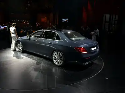 奔驰E级 2017款 E 320 L 4MATIC 奔驰 13/16张图片大全_汽车外观图库-汽车之家