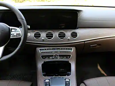 奔驰E级 2019款 E 200 L 4MATIC 奔驰 3/18张图片大全_汽车内饰图库-汽车之家