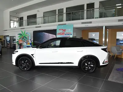 极狐 阿尔法S 2023款 735E+ 森林版 160kW ARCFOX极狐 4/7张图片大全_汽车外观图库_极狐白-汽车之家