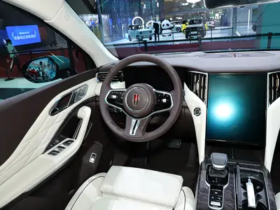 红旗HS7 2023款 HEV基本型 7座 红旗 2/25张图片大全_汽车内饰图库-汽车之家