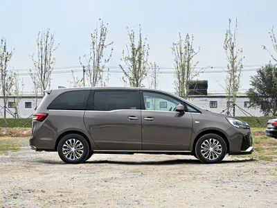 别克GL8 2023款 陆上公务舱 尊贵型 别克 13/32张图片大全_汽车外观图库-汽车之家