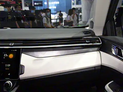 领克01 2021款 2.0TD 两驱耀Pro 领克 4/29张图片大全_汽车内饰图库_白色/蓝色-汽车之家