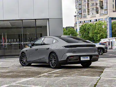 银河E8 2024款 620km 四驱龙腾版 吉利银河 13/64张图片大全_汽车外观图库-汽车之家