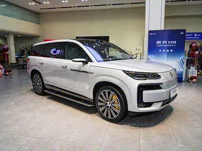 腾势N9 2025款 旗舰型 腾势 3/16张图片大全_汽车外观图库_雪玉莹-汽车之家