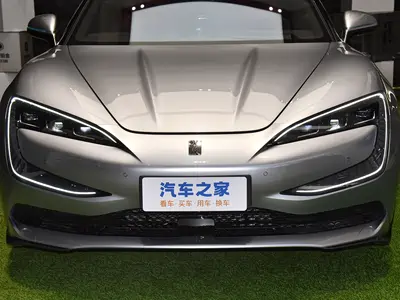 仰望U7 2025款 EV 四座旗舰版 仰望 5/88张图片大全_汽车细节图库-汽车之家