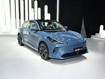 智己LS6 2025款 超强性能灵蜥智享版 智己汽车 3/8张图片大全_汽车外观图库_尼维斯蓝-汽车之家