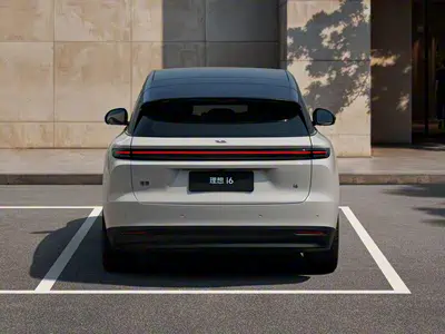 理想i6 2025款 四驱基本型 理想汽车 3/7张图片大全_汽车官图图库-汽车之家