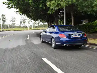 奔驰E级 2017款 E 320 L 4MATIC 奔驰 5/13张图片大全_汽车评测图库-汽车之家
