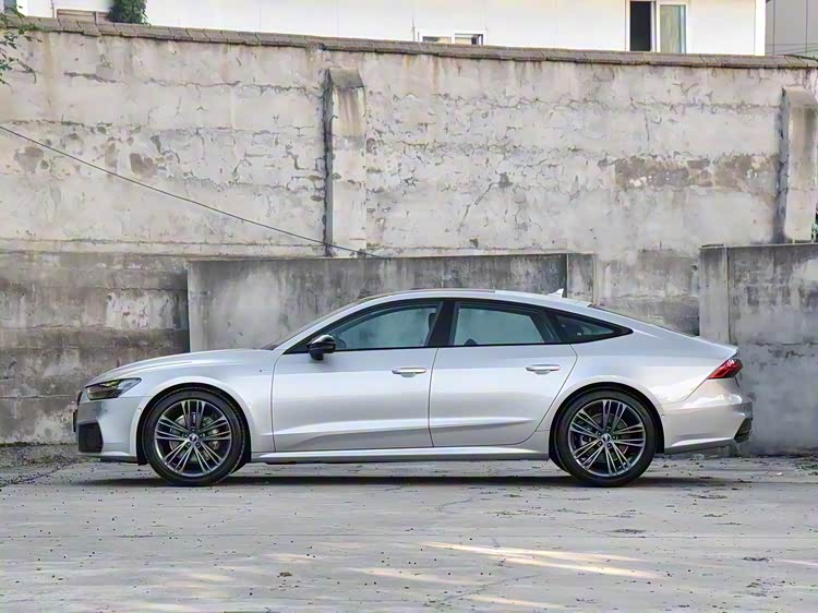 豪华与性能兼备，奥迪A7L深度解析与对比_车家号_发现车生活_汽车之家