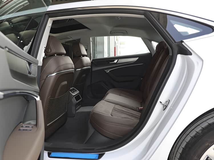 奥迪A6L和A7L对比，谁是豪华轿车的最佳选择？_车家号_发现车生活_汽车之家