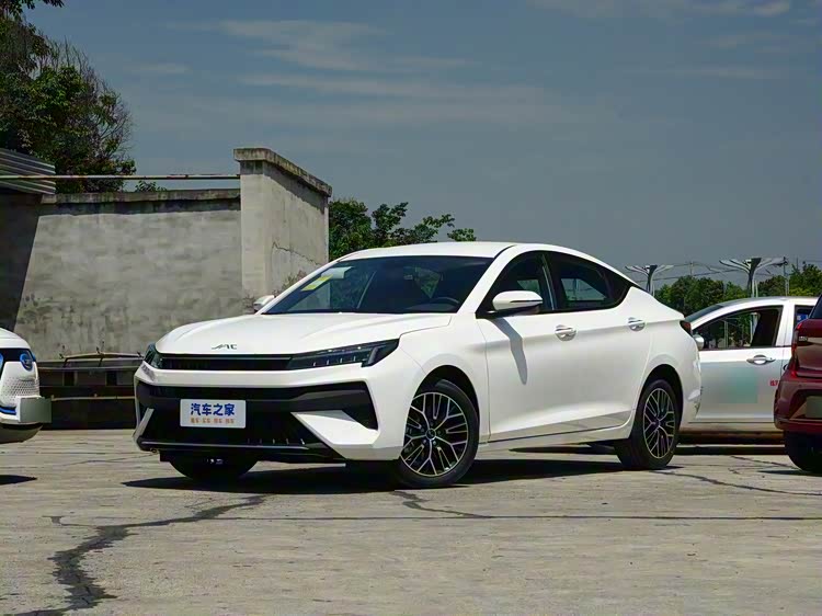 售价5.98万元，江淮A5 PLUS献礼版上市，搭1.5T+CVT/吉利帝豪同级_车家号_发现车生活_汽车之家