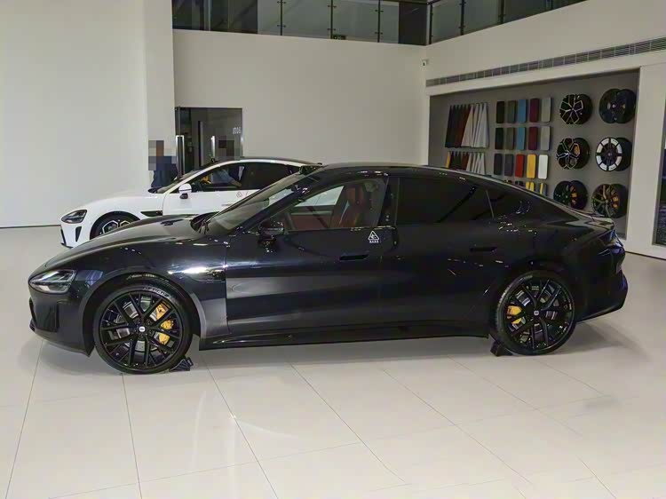 小米SU7 L路试谍照曝光 轴距或将加长_车家号_发现车生活_汽车之家