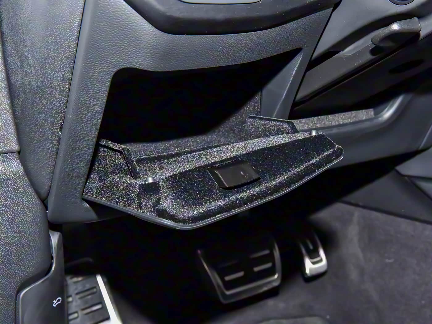 奥迪A4L 2025款 200万辆悦享版 40 TFSI 豪华动感型 B&O 星夜版 奥迪 79/148张图片大全_汽车内饰图库-汽车之家