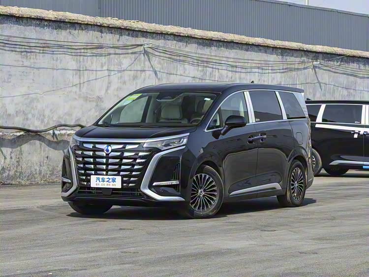 别克GL8陆尊PHEV实拍，35.99万起！竞争腾势D9 DM-i、传祺E9 PHEV_车家号_发现车生活_汽车之家