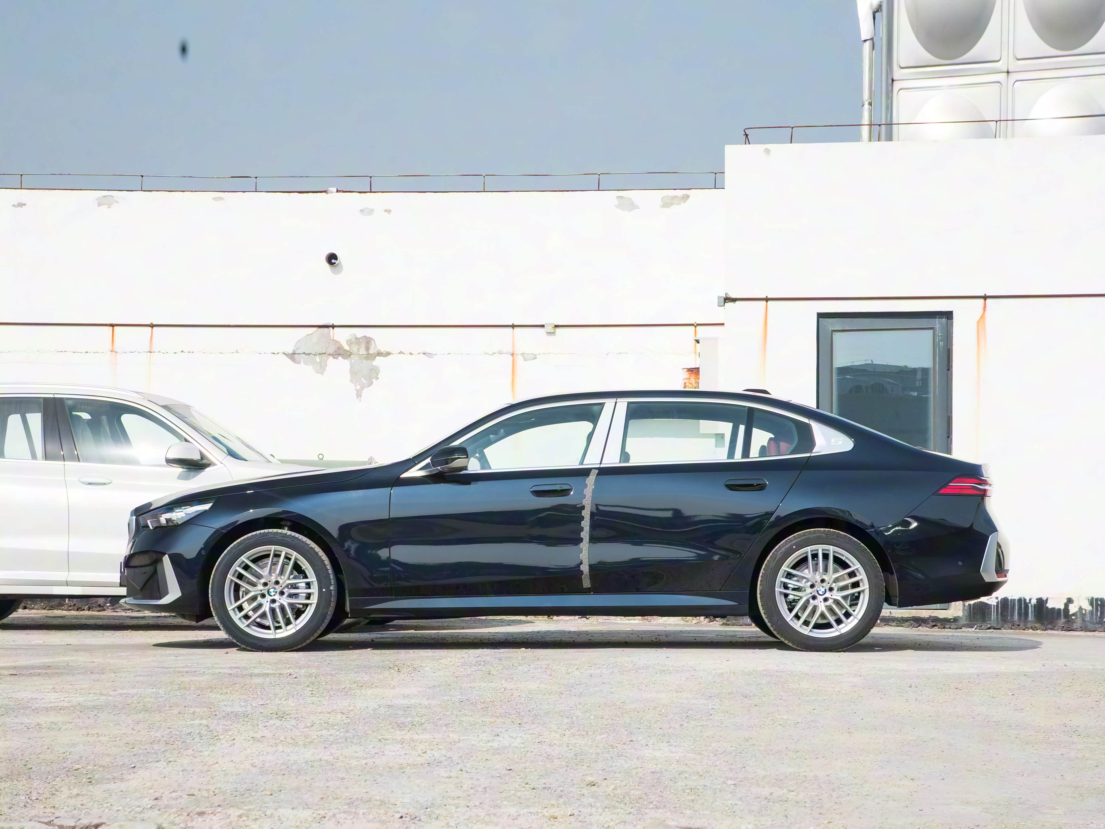 宝马5系 2025款 525Li 豪华套装 宝马 28/32张图片大全_汽车外观图库-汽车之家