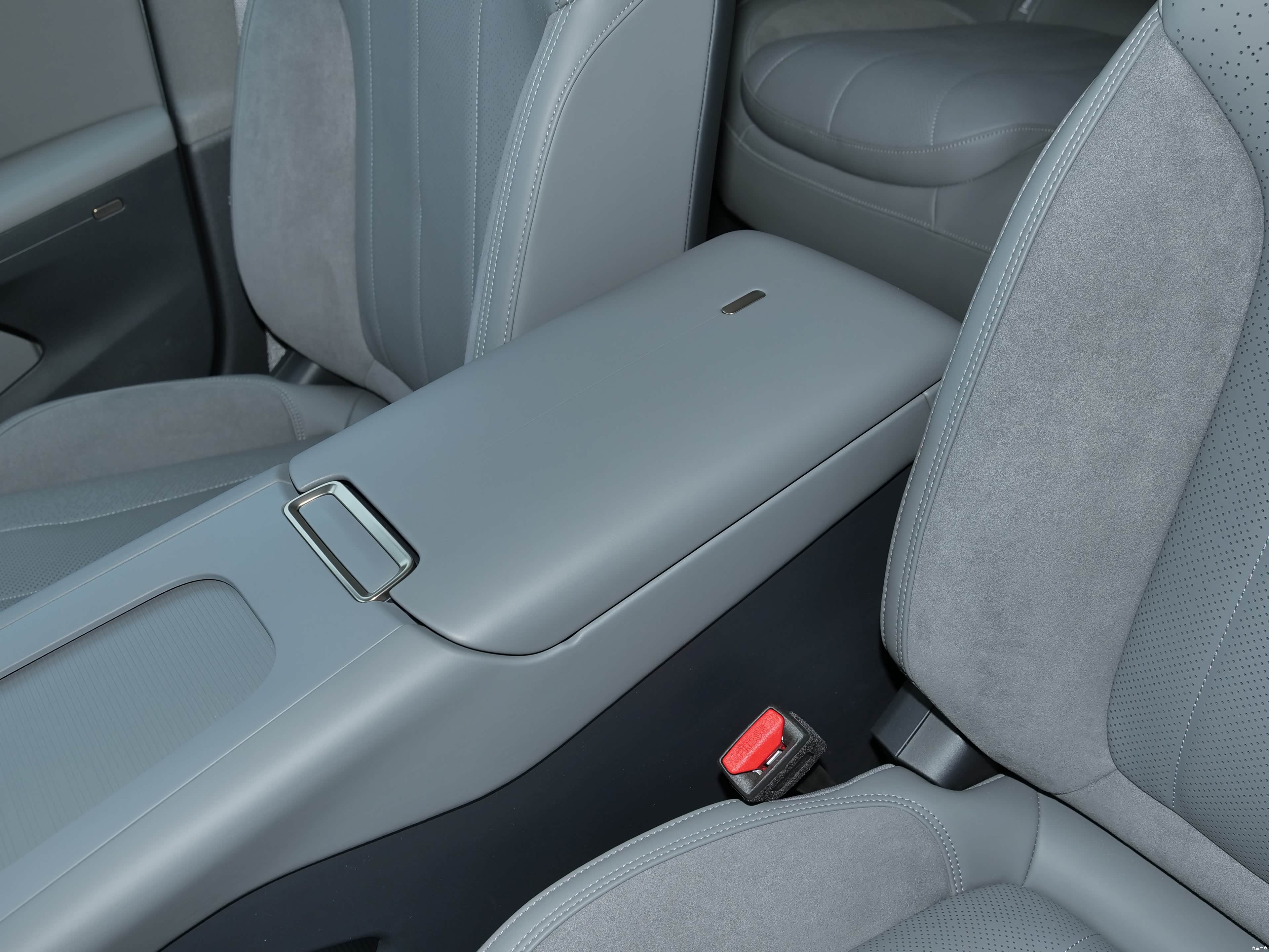 领克07 EM-P 2024款 EM-P 126长续航 Ultra 领克 72/107张图片大全_汽车座椅图库-汽车之家