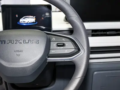 大拿M1 2025款 M1 长轴低顶 非营运版 64kWh 7座 上汽大通MAXUS 18/23张图片大全_汽车内饰图库-汽车之家