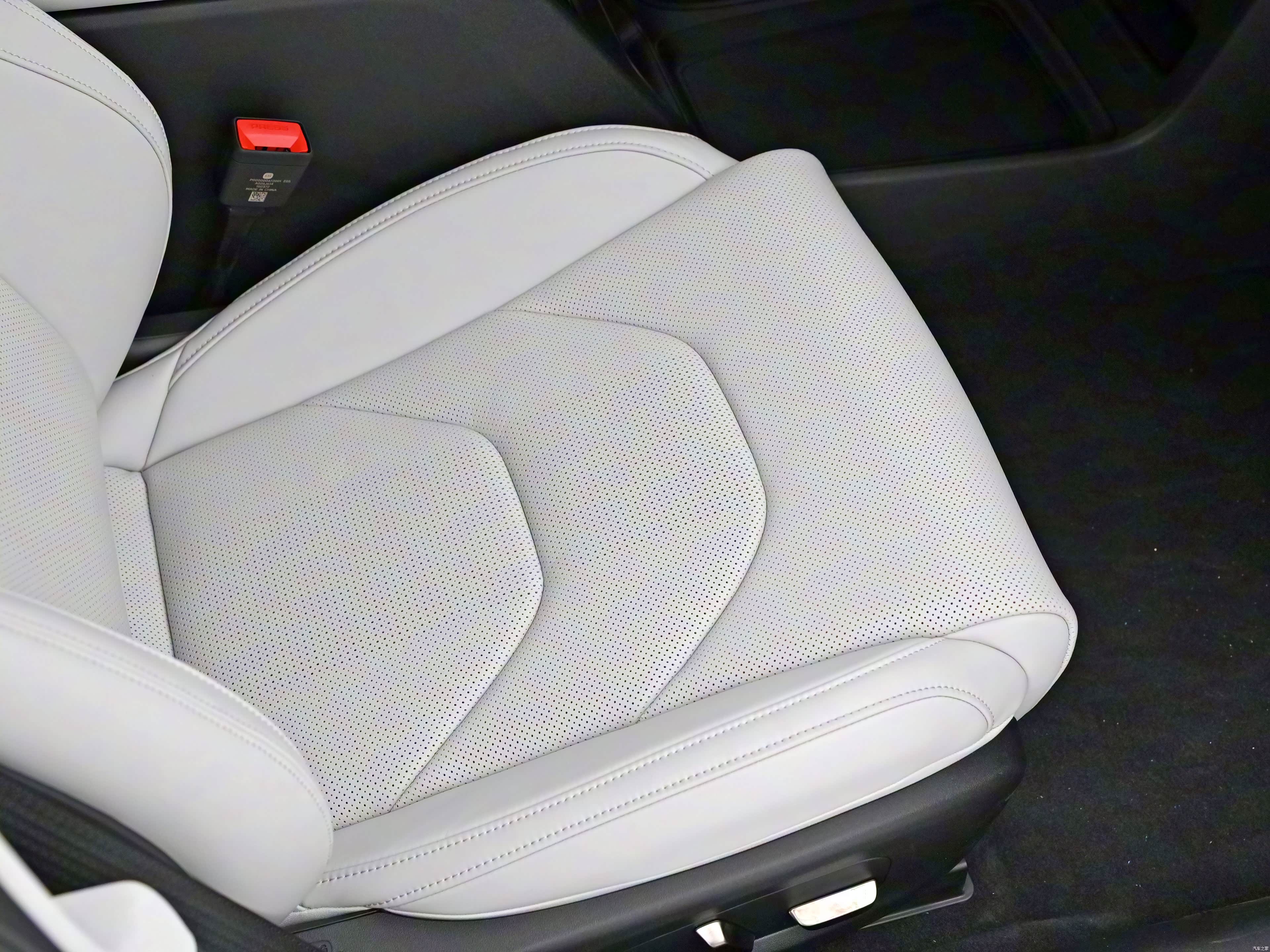 小米SU7 2024款 800km 四驱超长续航高阶智驾Max版 小米汽车 218/360张图片大全_汽车座椅图库-汽车之家