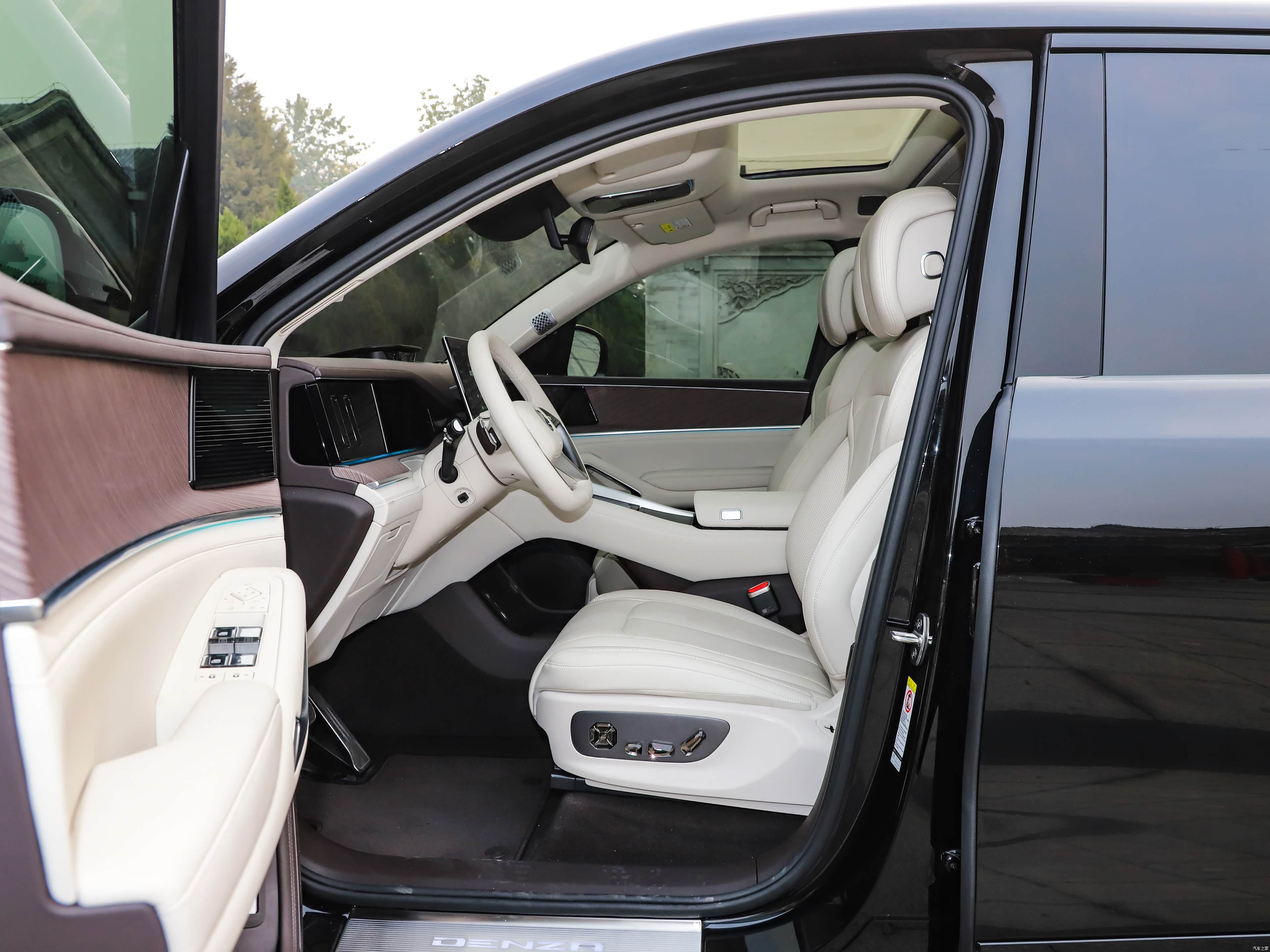 腾势N9 2025款 基本型 腾势 1/154张图片大全_汽车座椅图库-汽车之家