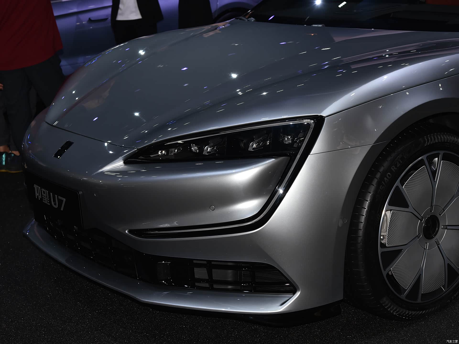 仰望U7 2025款 PHEV 五座豪华版 仰望 73/73张图片大全_汽车车展图库-汽车之家