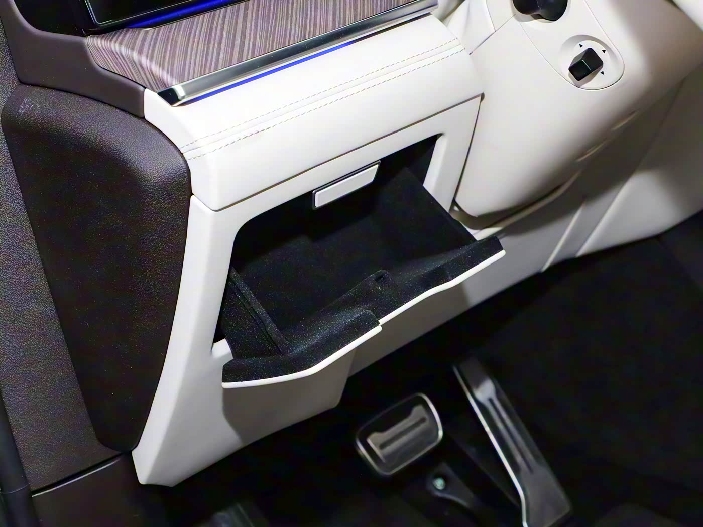 腾势N9 2025款 旗舰型 腾势 64/273张图片大全_汽车内饰图库-汽车之家