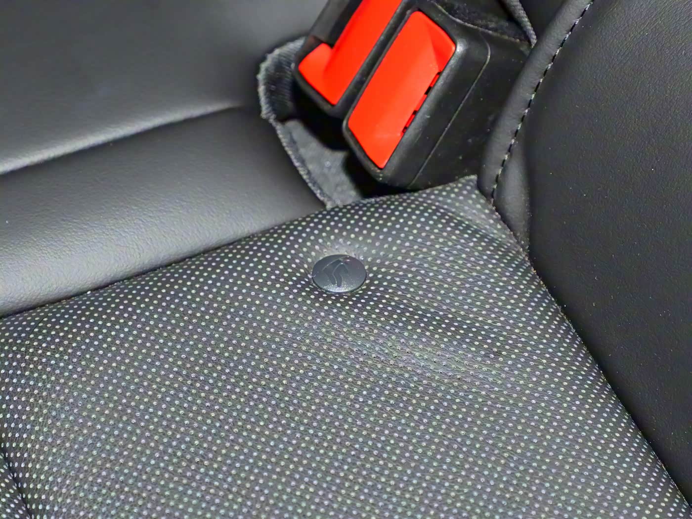 凯迪拉克XT4 2024款 改款 28T 两驱尊贵型 凯迪拉克 86/104张图片大全_汽车座椅图库-汽车之家