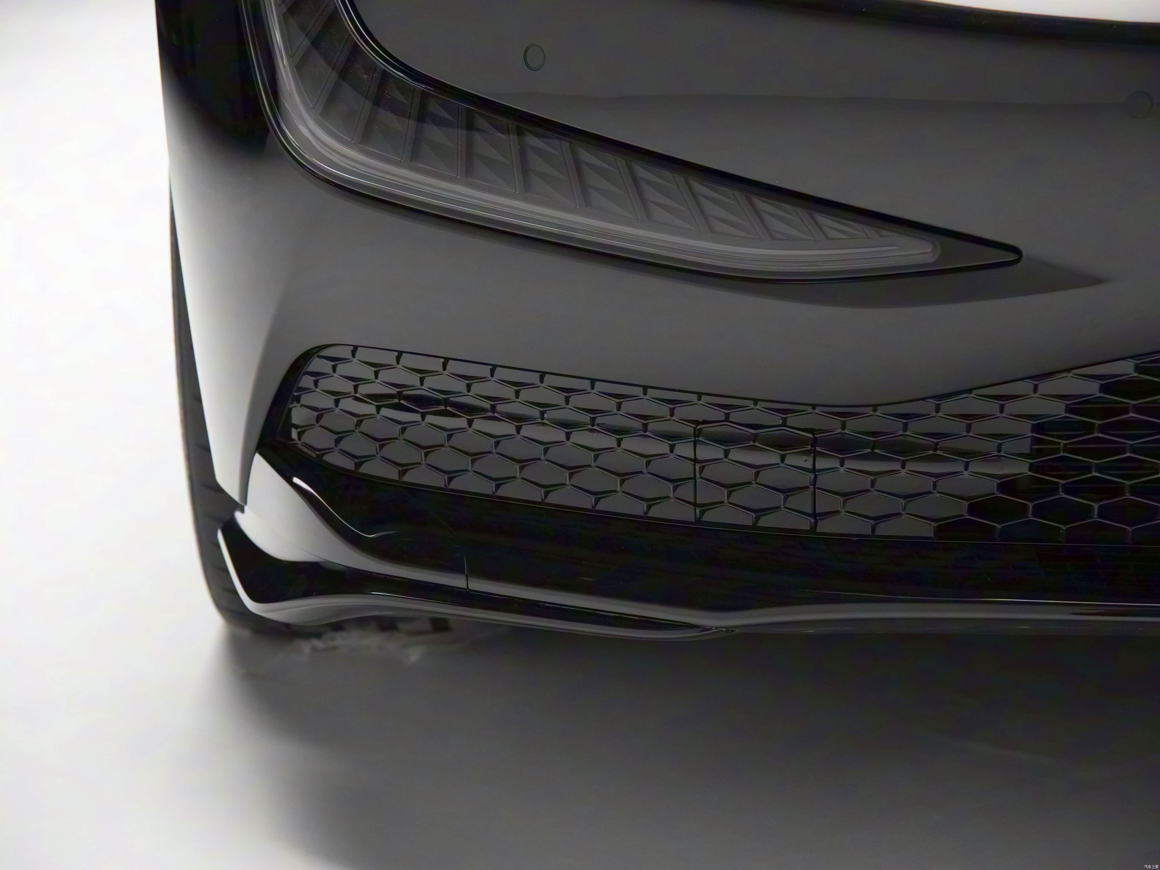 仰望U7 2025款 EV 五座豪华版 仰望 8/149张图片大全_汽车细节图库-汽车之家