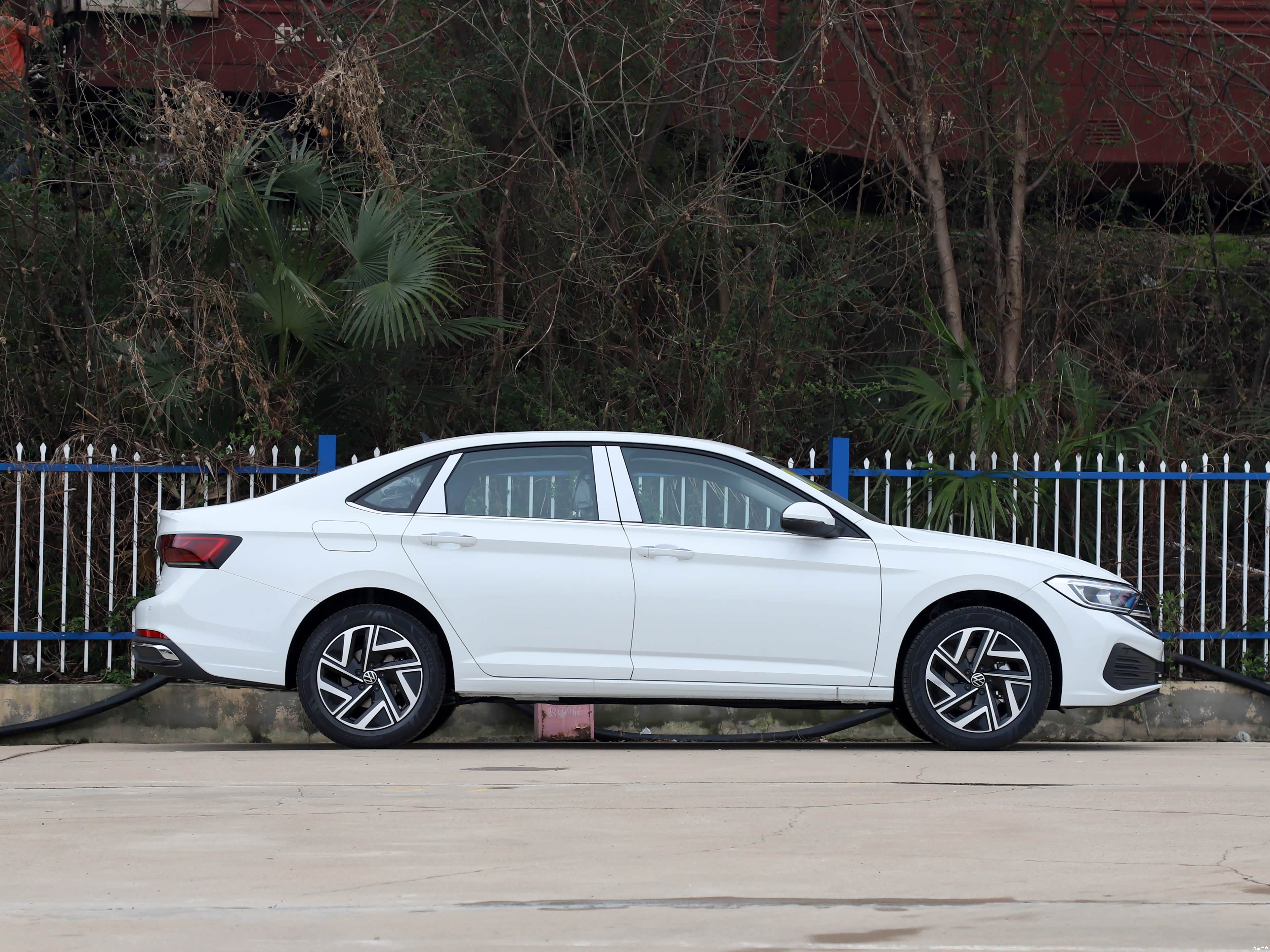 速腾 2026款 改款 3000万辆甄选款 300TSI DSG 超越版 大众 16/16张图片大全_汽车外观图库-汽车之家